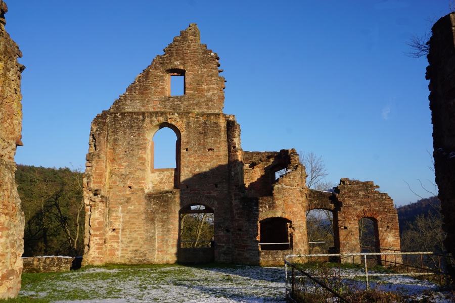 Ruine Kollenburg & die Steinpyramiden bei Collenberg - wanderrattes ...